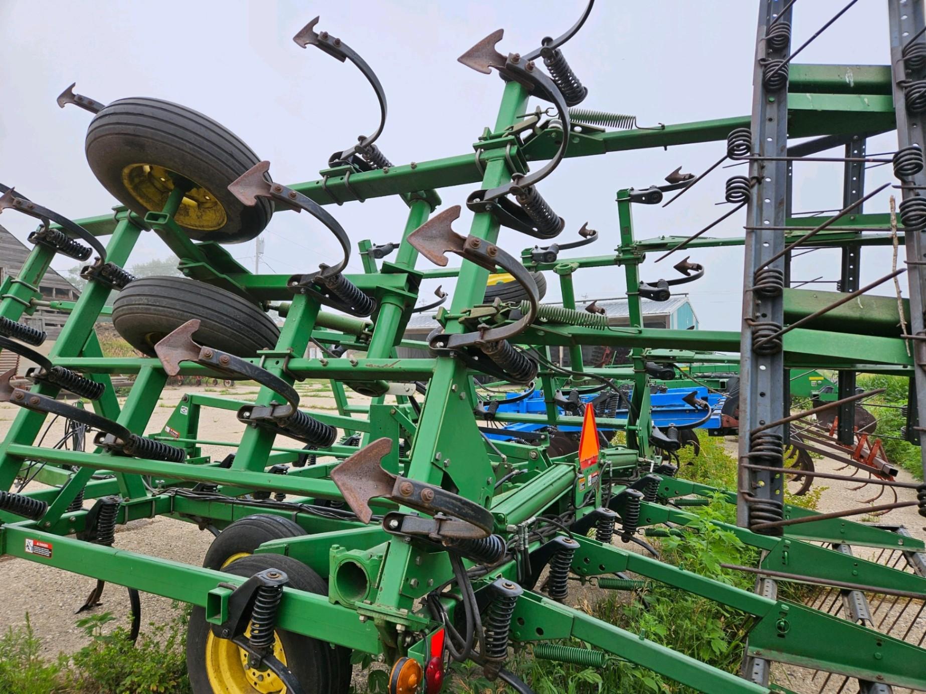 John Deere 980 Field Cultivator for sale | Spirit Lake, IA